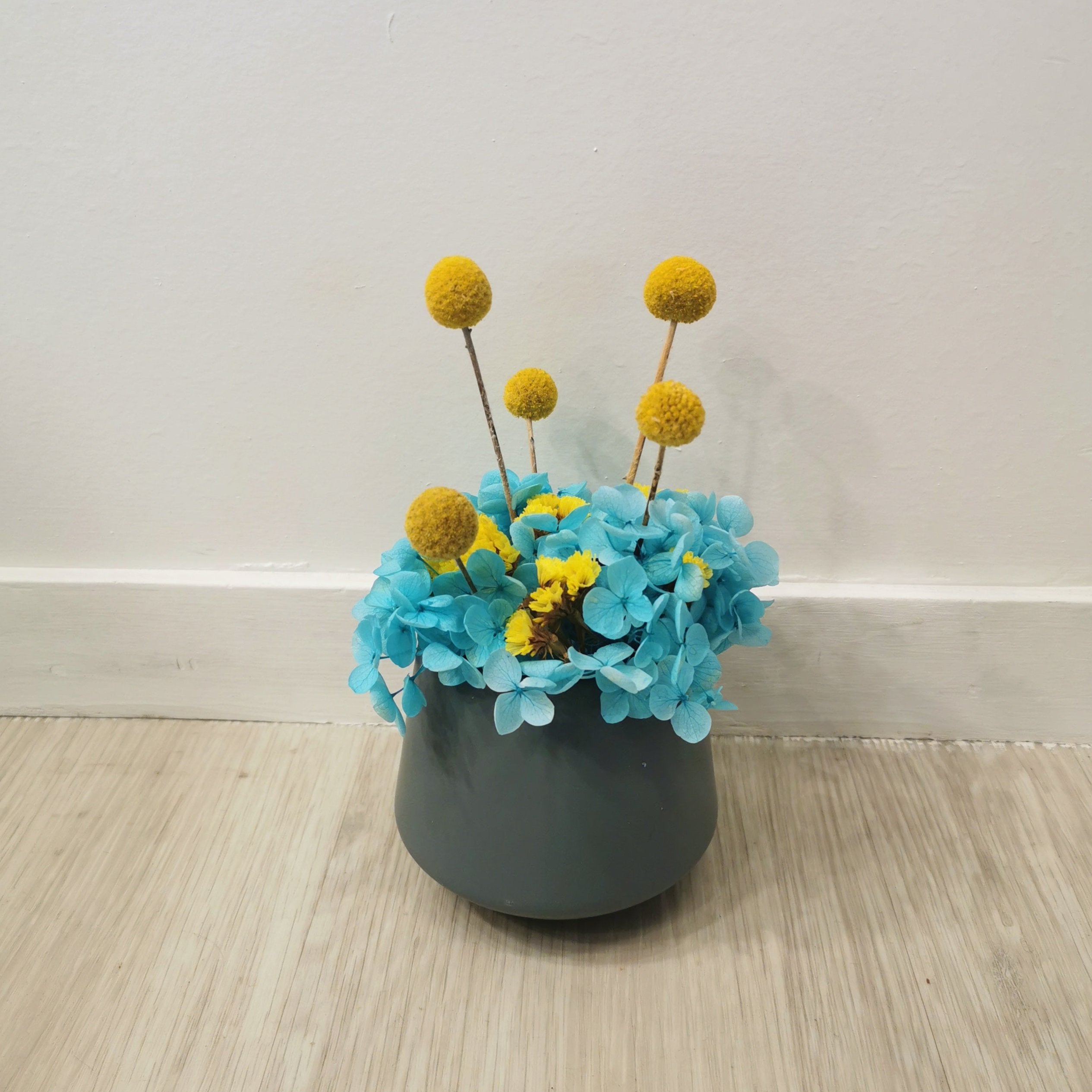 Electric Cloud Arrangement – About You